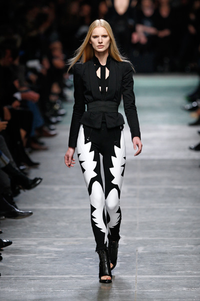 Givenchy Catwalk Fashion Show SS09 : Team Peter Stigter, catwalk show ...