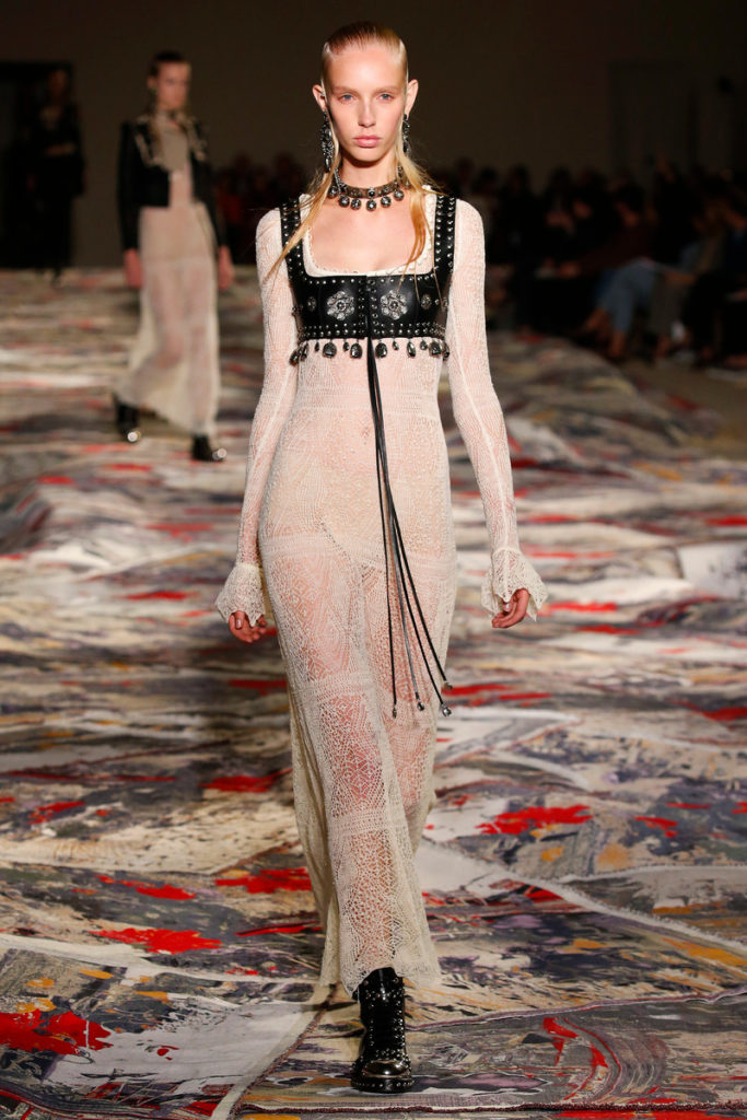 Alexander McQueen Catwalk Fashion Show Womenswear Paris SS2017 | Team ...