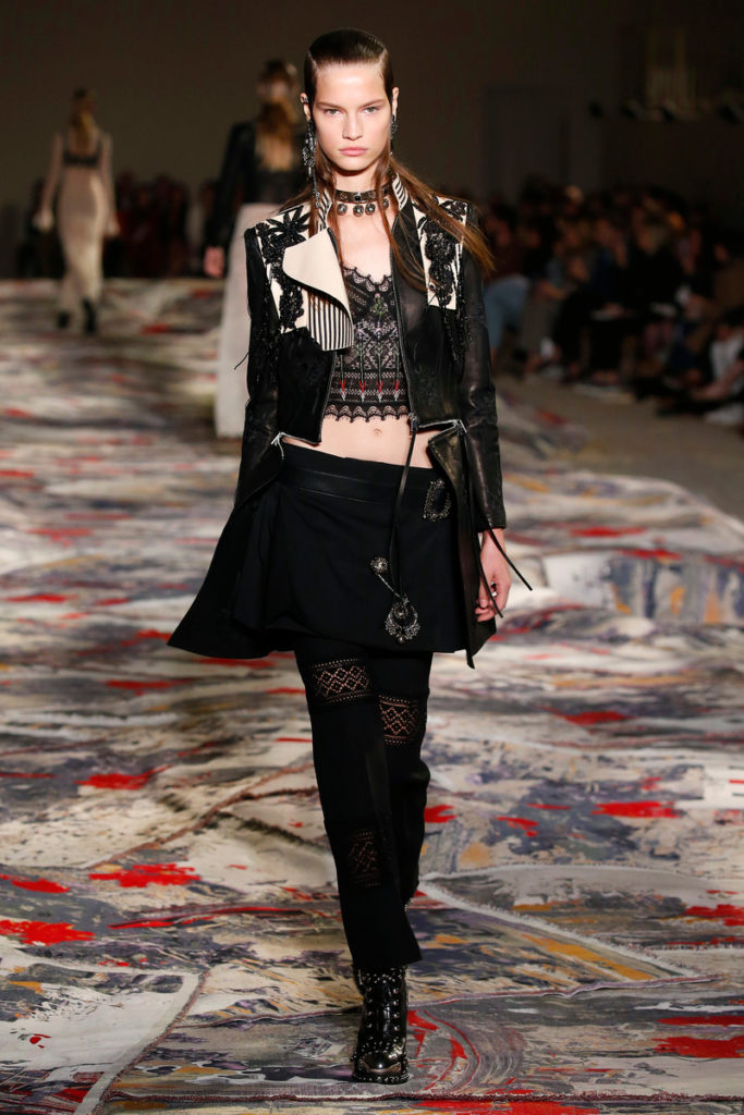 Alexander McQueen Catwalk Fashion Show Womenswear Paris SS2017 | Team ...