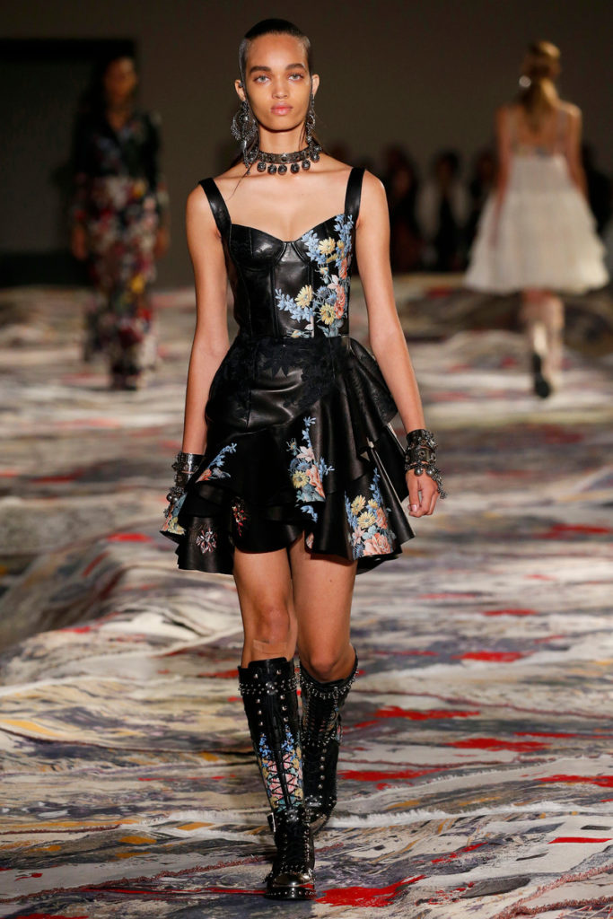 Alexander McQueen Catwalk Fashion Show Womenswear Paris SS2017 | Team ...