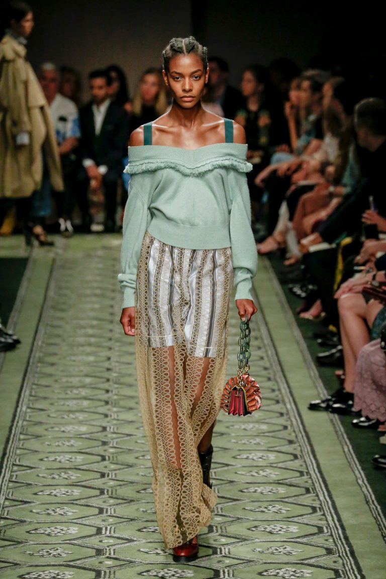 Summer Catwalk Trend 2017: Tiny Bags | Team Peter Stigter, catwalk show ...