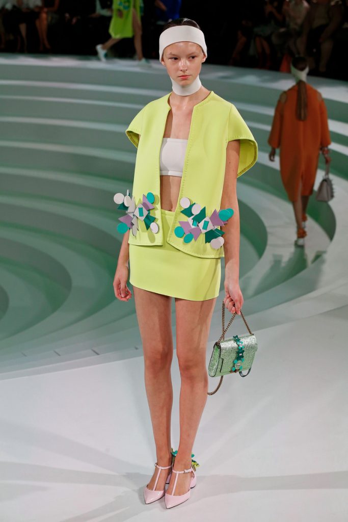 Summer Catwalk Trend 2017: Tiny Bags | Team Peter Stigter, catwalk show ...