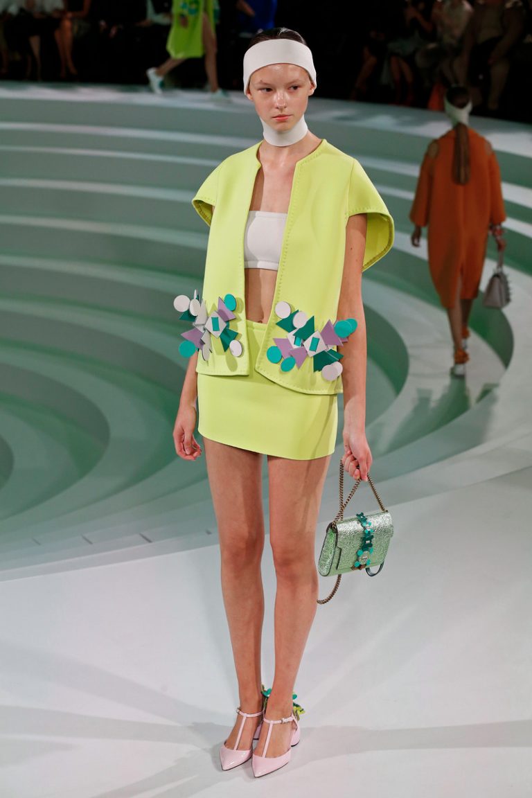 Summer Catwalk Trend 2017: Tiny Bags | Team Peter Stigter, catwalk show ...