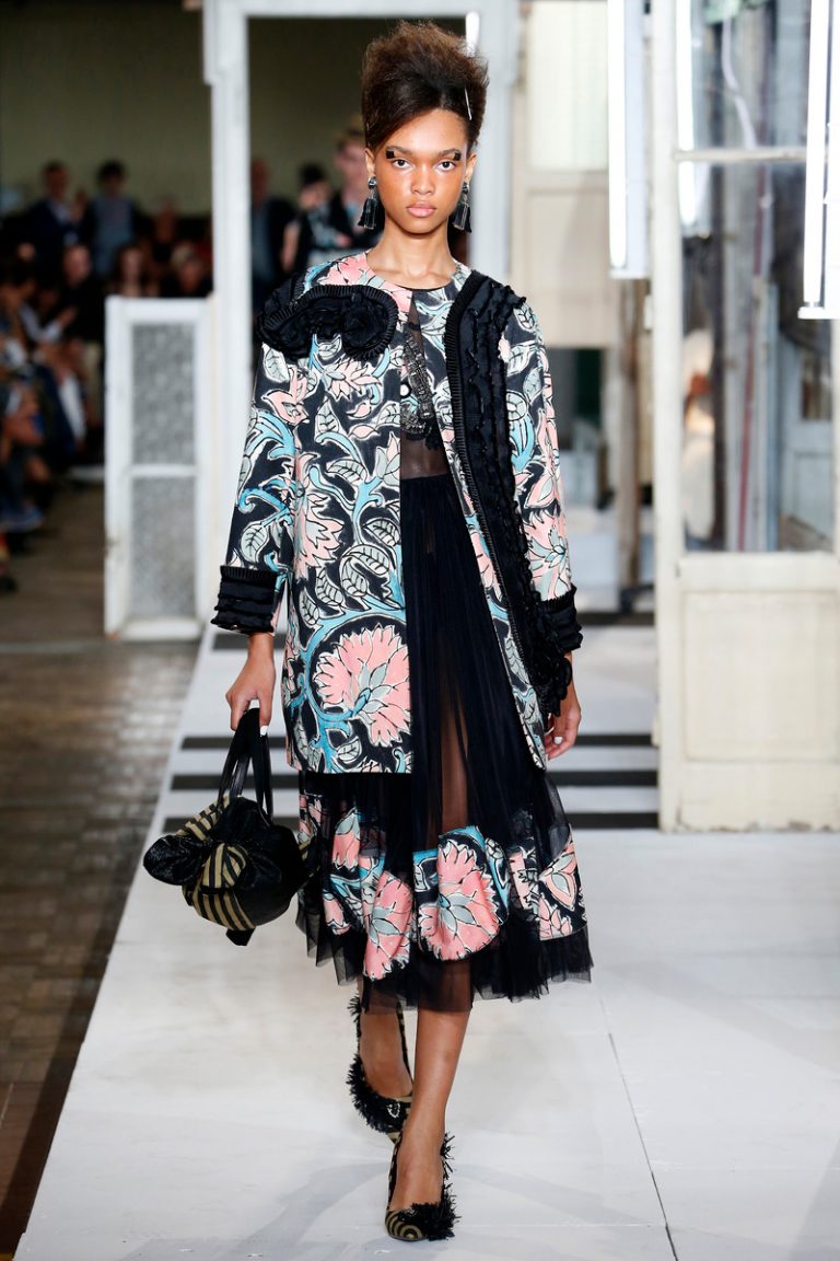 Summer Catwalk Trend 2017: Tiny Bags | Team Peter Stigter, catwalk show ...
