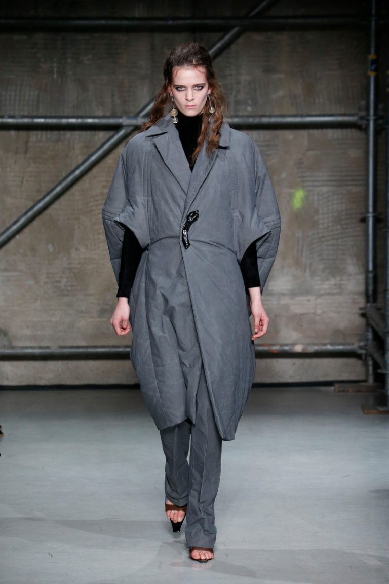 Fall/Winter Catwalk Trend 2017/2018: Grey Suits | Team Peter Stigter ...