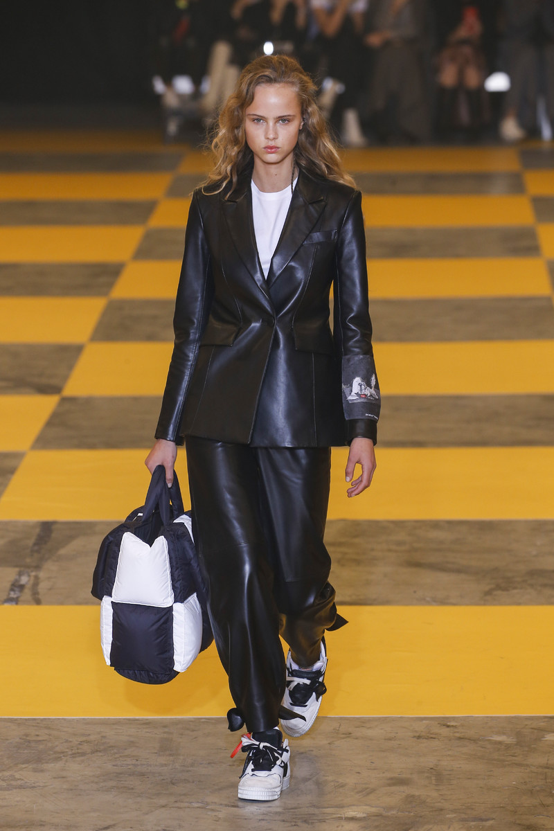 Off-White Catwalk Fashion Show Paris FW2019 | Team Peter Stigter ...