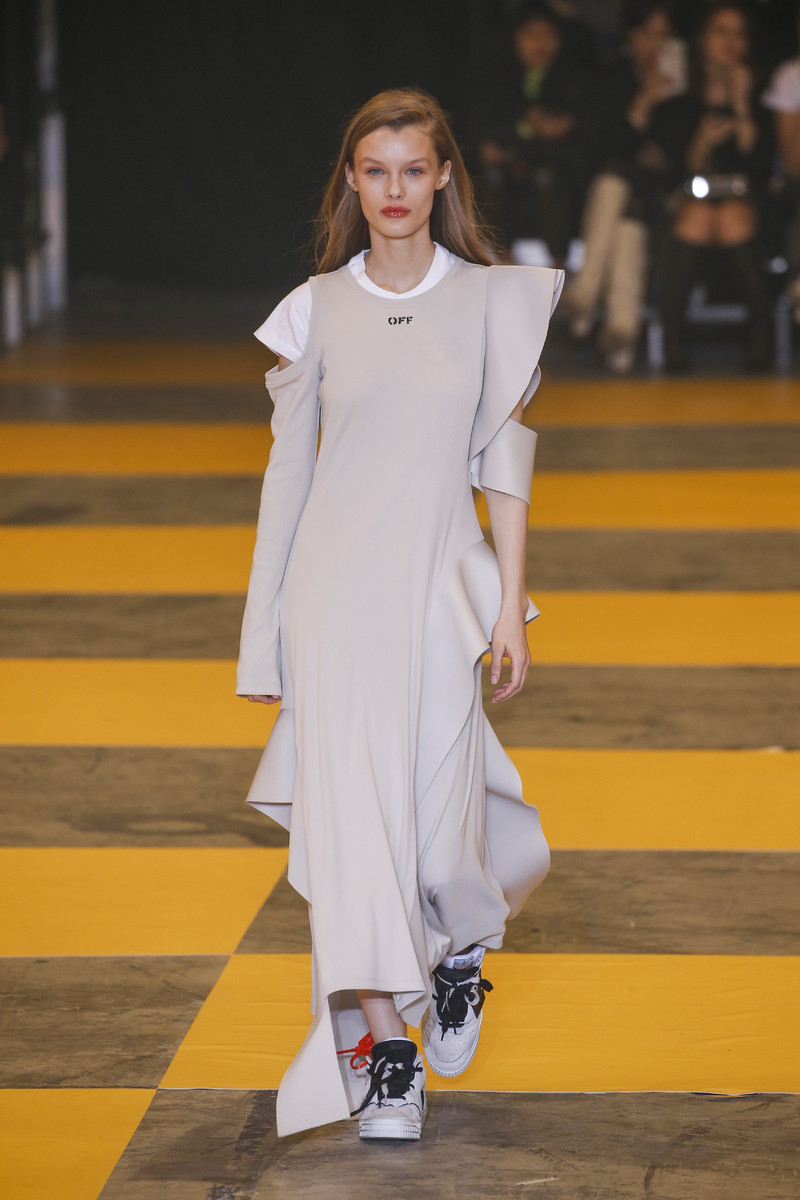 Off-White Catwalk Fashion Show Paris FW2019 | Team Peter Stigter ...