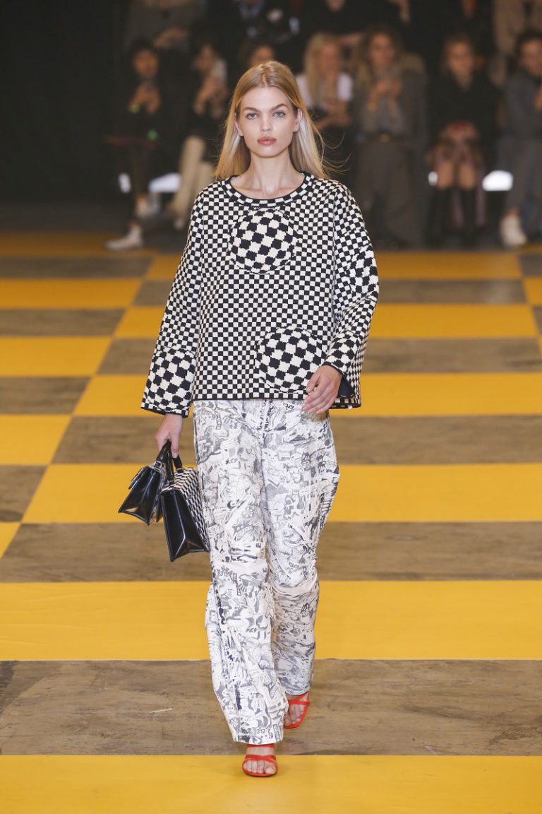 Off-White Catwalk Fashion Show Paris FW2019 | Team Peter Stigter ...