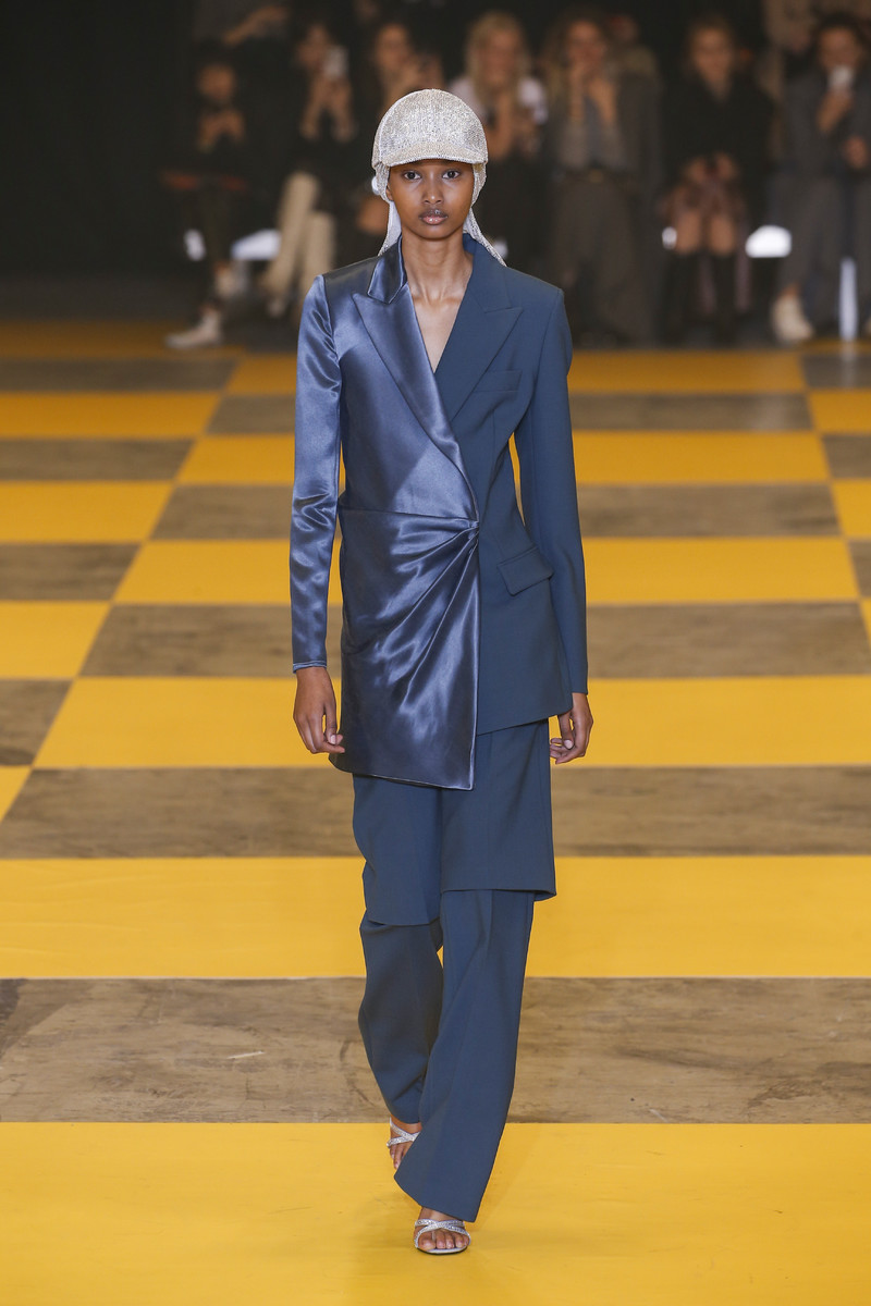 Off-White Catwalk Fashion Show Paris FW2019 | Team Peter Stigter ...