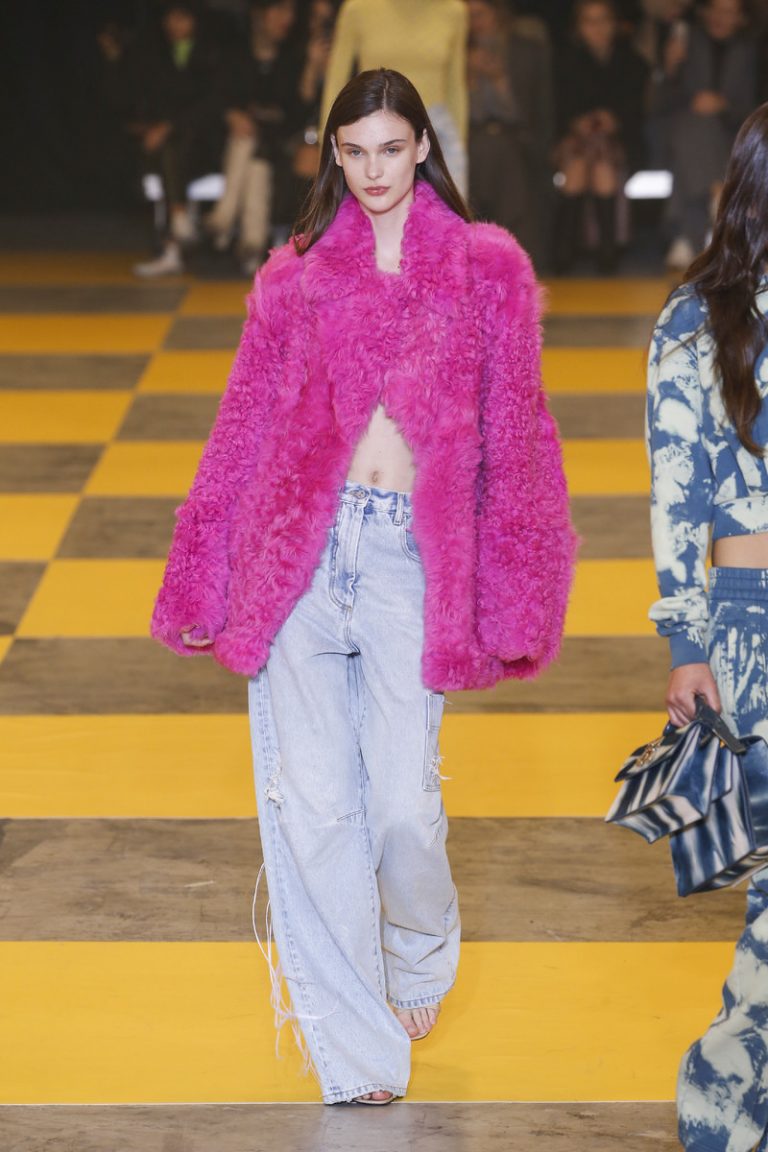 Off-White Catwalk Fashion Show Paris FW2019 : Team Peter Stigter ...